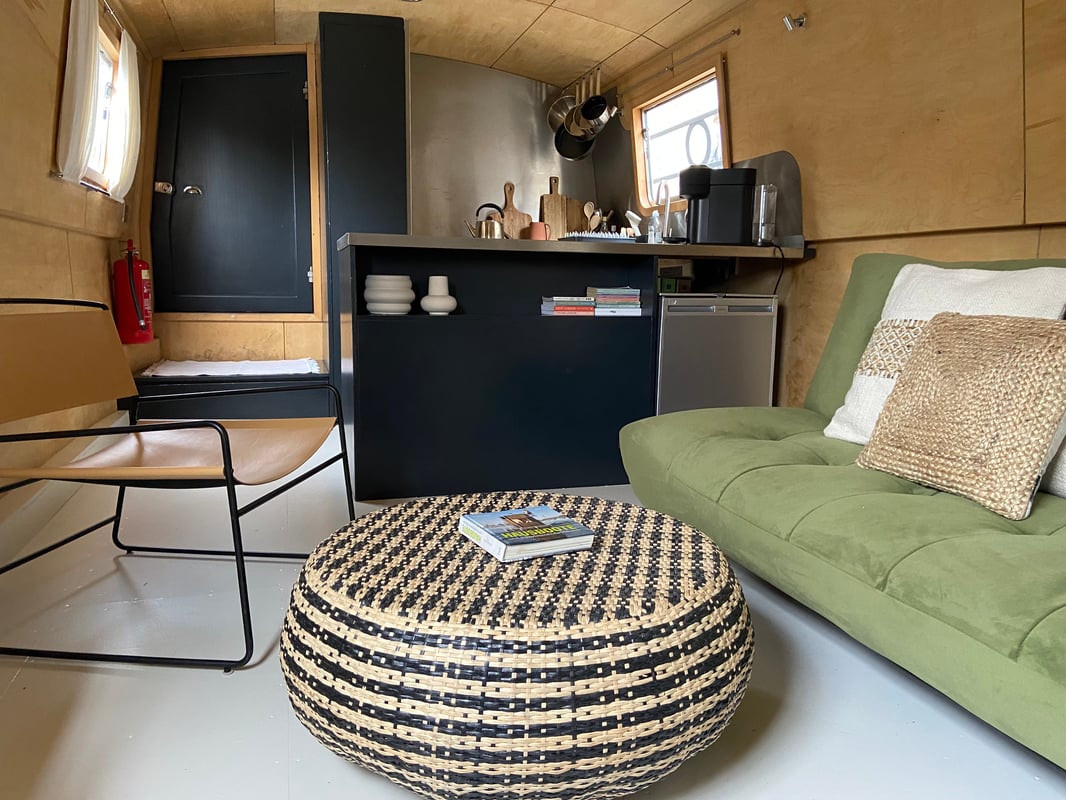 Houseboat London: Stylish wide beam