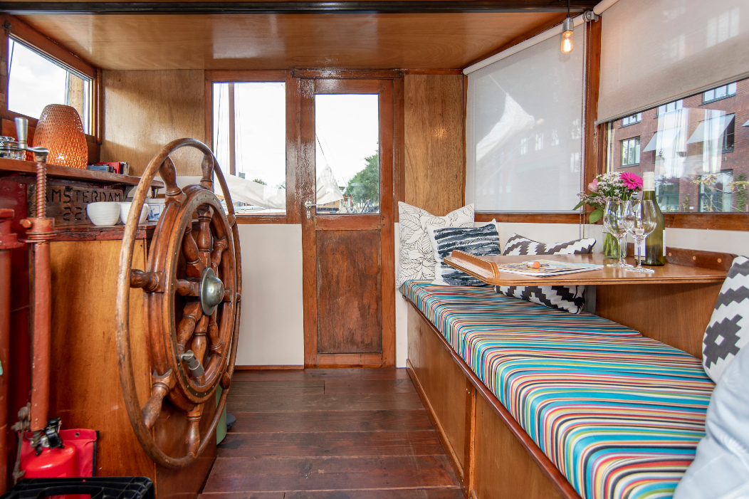 Houseboat Amsterdam: Quiet Gem in Heart of Amsterdam