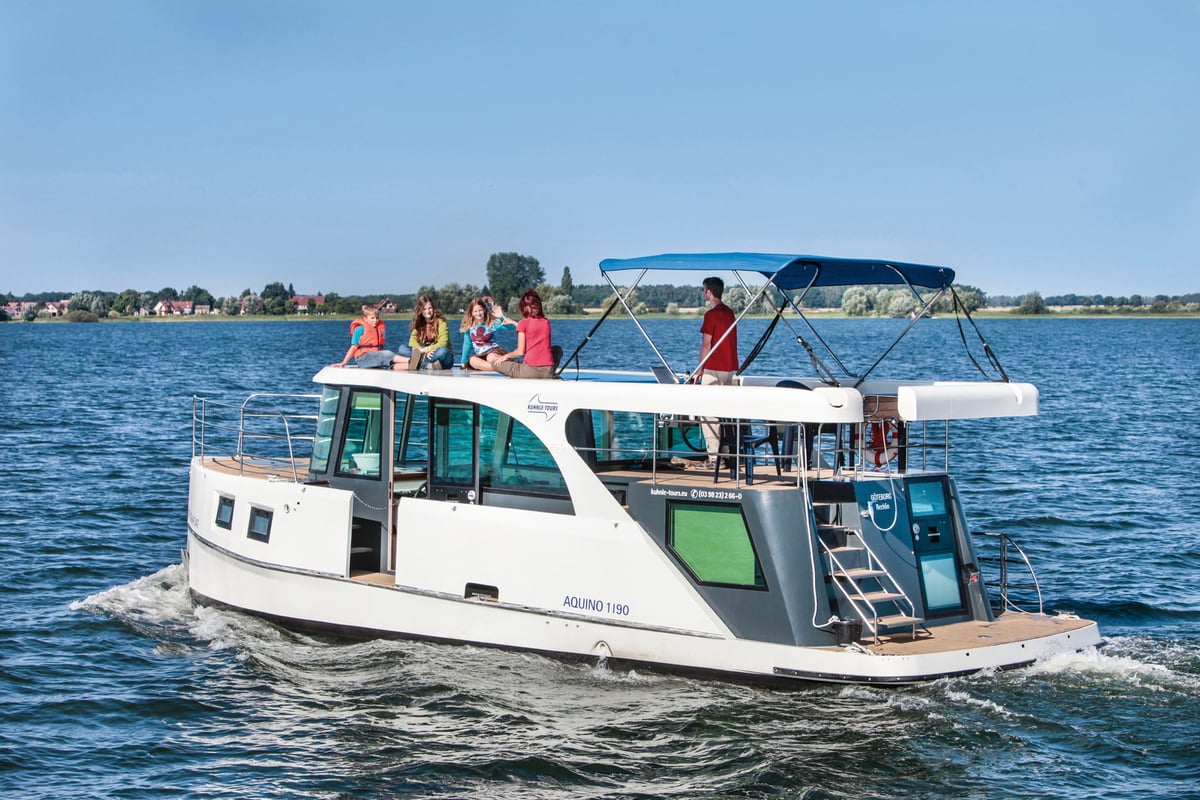 Houseboat Müritz: Luxury German houseboat