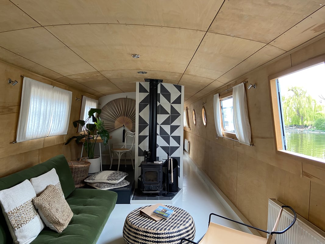 Houseboat London: Stylish wide beam