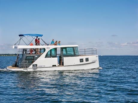 Houseboat Müritz: Luxury German houseboat