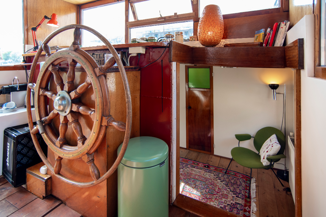 Houseboat Amsterdam: Quiet Gem in Heart of Amsterdam