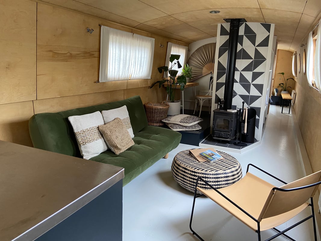Houseboat London: Stylish wide beam