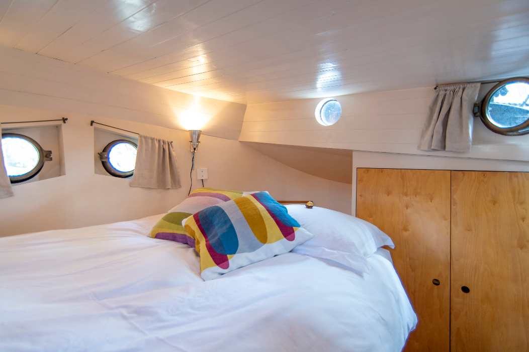 Houseboat Amsterdam: Quiet Gem in Heart of Amsterdam