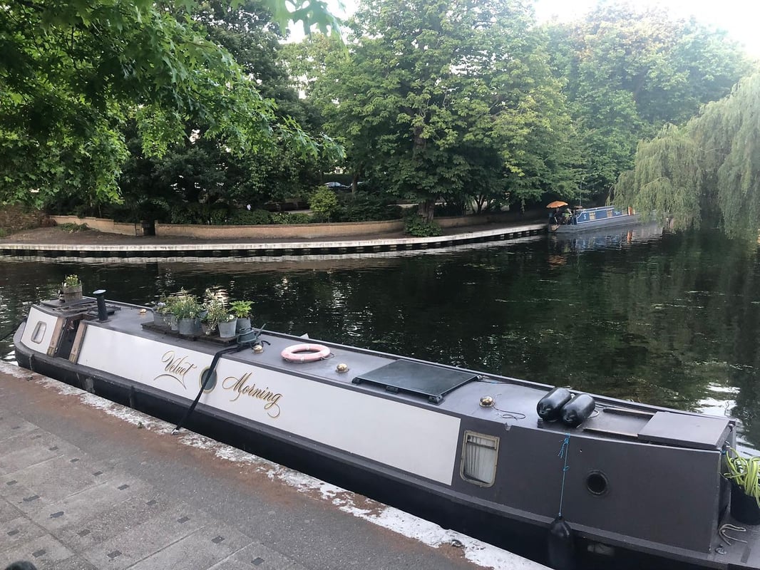 Houseboat London: Romantic narrow boat in central London