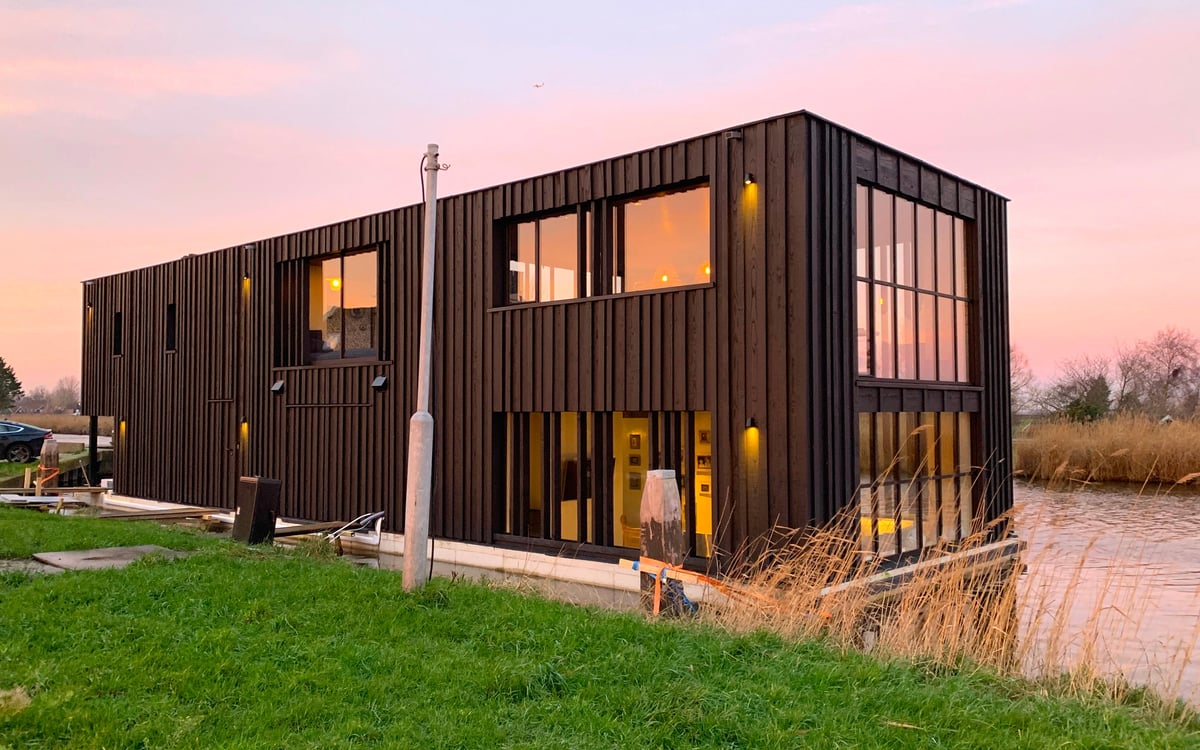 Houseboat Oostknollendam: The Amazing Watervilla